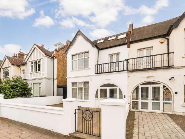 Ellesmere Road, London W4 2 bed flat to rent £2,297 pcm £530 pw