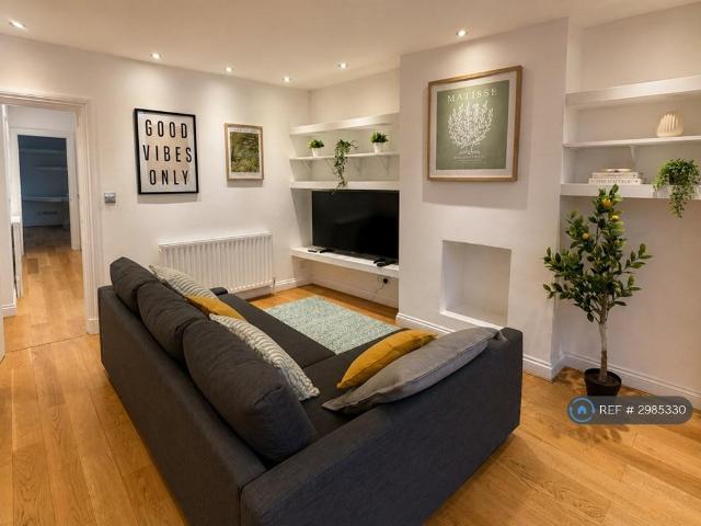 Ellesmere Road, London, W4 2 bed flat to rent £2,950 pcm £681 pw