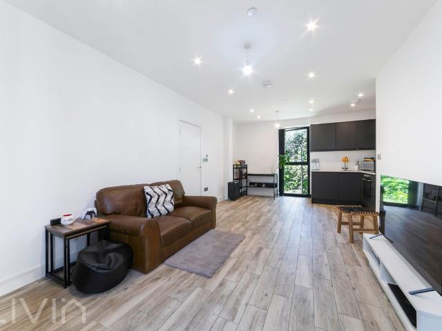 Ellessee House, Leslie Park Road, Croydon CR0, 2 bed flat to rent, £1,650 pcm | PrimeLocation