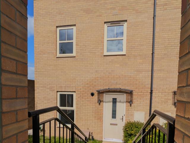 Ellercroft Way, Pontefract WF8, 2 bed semi detached house to rent, £1,000 pcm | PrimeLocation