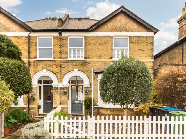 Ellerton Road, Surbiton KT6, 2 bed flat to rent, £2,250 pcm | PrimeLocation