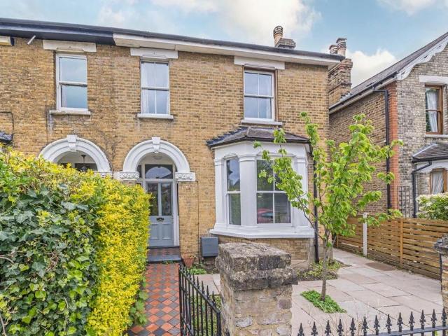 Ellerton Road, Surbiton KT6 3 bed house to rent £3,395 pcm £783 pw