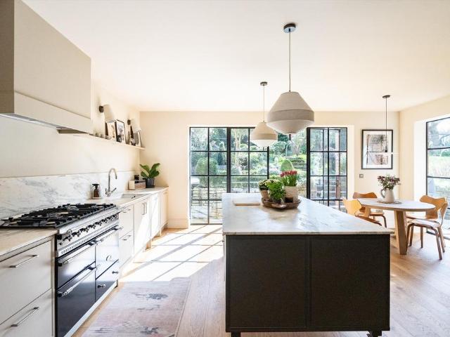 Ellerton Road, Wimbledon, London, SW20 6 bed detached house to rent £20,000 pcm £4,615 pw