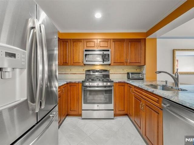Ellery Ct Unit,edgewater, Condo For Sale