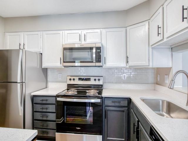 Ellevate North Charleston 2 Bedroom Apartment for Rent at 2225 Greenridge Rd, North Charleston, SC 29406
