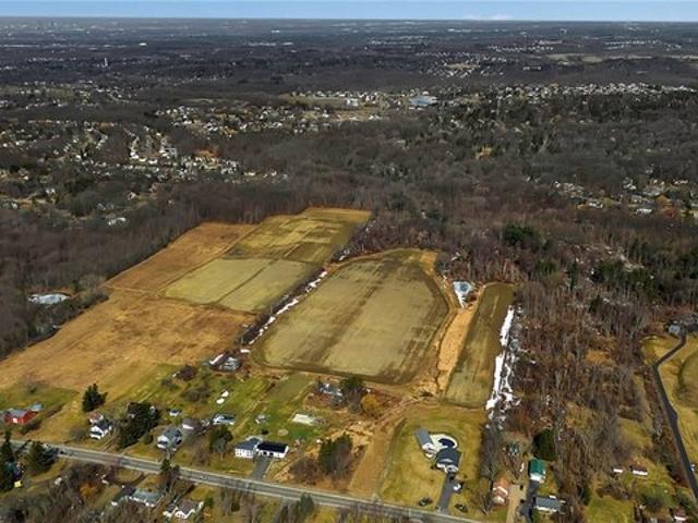Ellicott Rd, Orchard Park, NY 14127