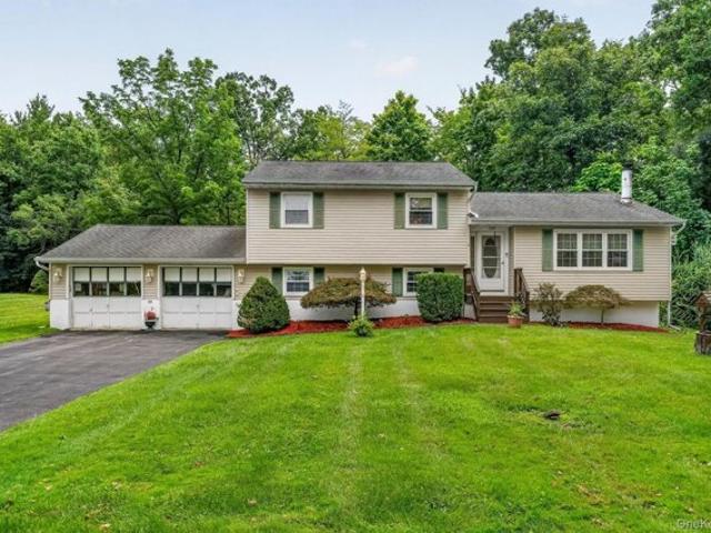 Elliott Pl, New Hampton, Home For Sale