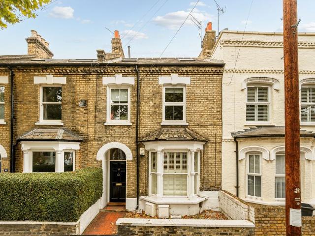 Elliott Road, Bedford Park W4, 2 bed flat to rent, £3,250 pcm | PrimeLocation