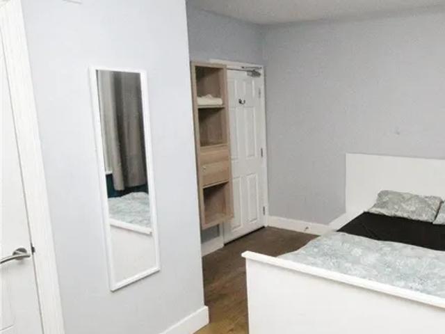 Elliott Road, London, CR7 7QA, United Kingdom | Room for rent #139543537 | Rentberry