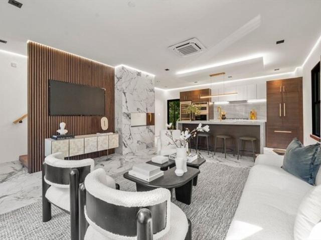 Elliot Carriage House St N Unit,newton, Condo For Sale