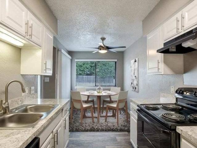 Elliot Windsprint 2 Bedroom Apartment for Rent at 2305 Windsprint Way, Arlington, TX 76014