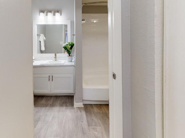 Elliot Windsprint 2 Bedroom Apartment for Rent at 2305 Windsprint Way, Arlington, TX 76014