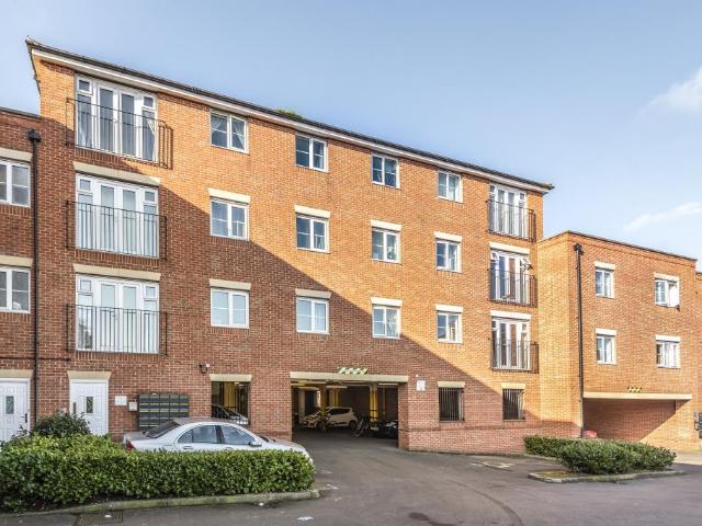 Ellington Court, Headington, OX3 2 bed apartment to rent £1,600 pcm £369 pw