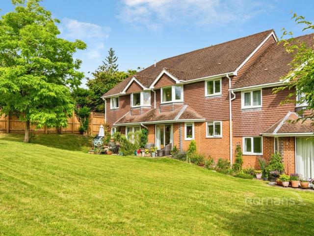 Ellingham Close, Alresford. 2 bed flat to rent £1,295 pcm £299 pw