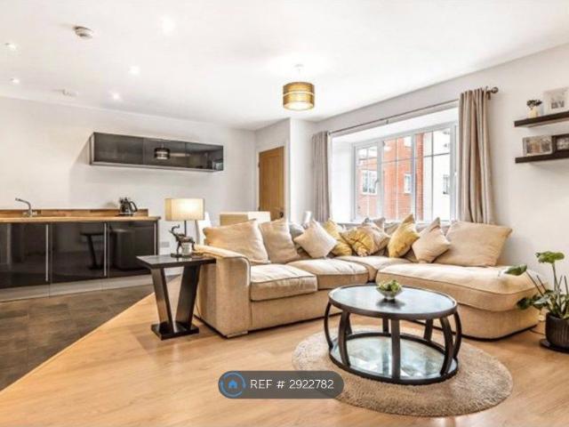 Ellis Close, Ruislip HA4, 2 bed flat to rent, £1,950 pcm | PrimeLocation