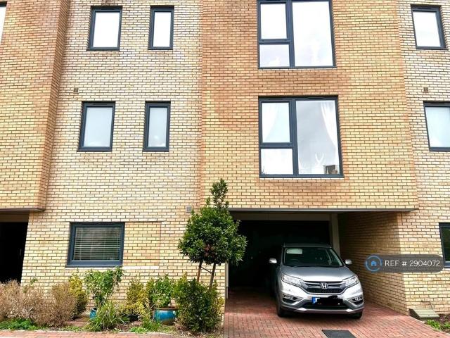 Ellis Road, Trumpington, Cambridge, CB2 4 bed terraced house to rent £2,400 pcm £554 pw