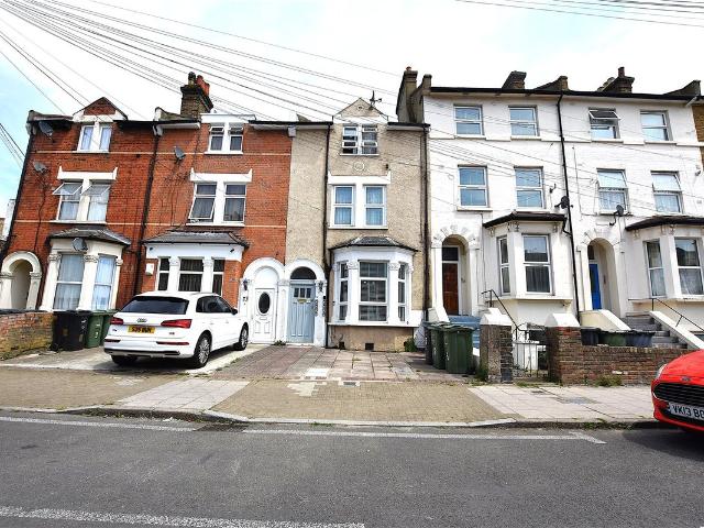 Ellison Road, London SW16, Room to rent, £850 pcm | PrimeLocation