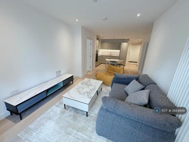 Ellipse House, London, E16 2 bed flat to rent £3,000 pcm £692 pw