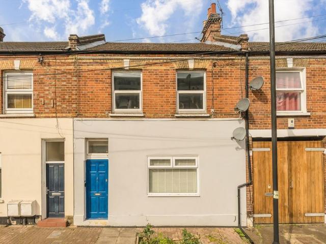 Ellora Road, London SW16 2 bed flat to rent £2,150 pcm £496 pw