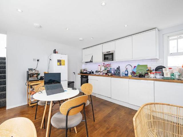 Ellsworth Street, Bethnal Green. 2 bed flat to rent £3,500 pcm £808 pw