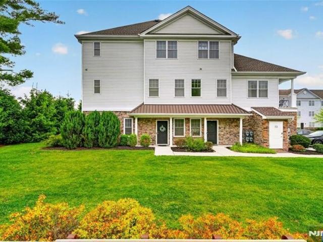 Elston Ct, Wanaque, Condo For Sale