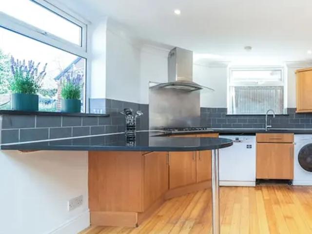 Elstree and Borehamwood, WD6 3EZ, United Kingdom | 3 bed house for rent #167051047 | Rentberry