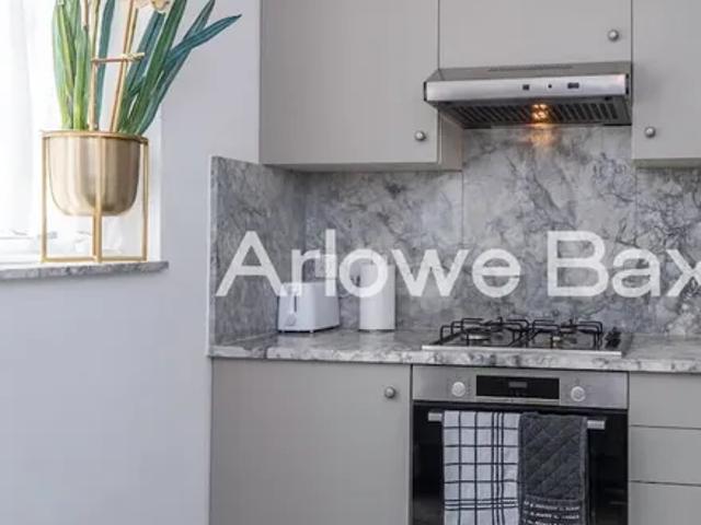 Elstree and Borehamwood, WD6 1HA, United Kingdom | 3 bed house for rent #133640185 | Rentberry