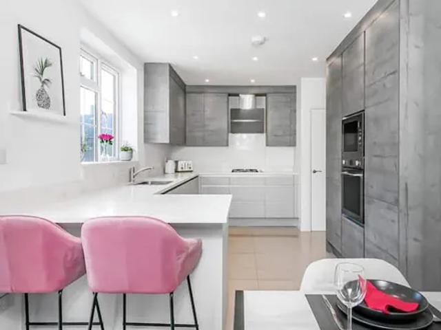 Elstree and Borehamwood, WD6 5LP, United Kingdom | 3 bed house for rent #147355299 | Rentberry