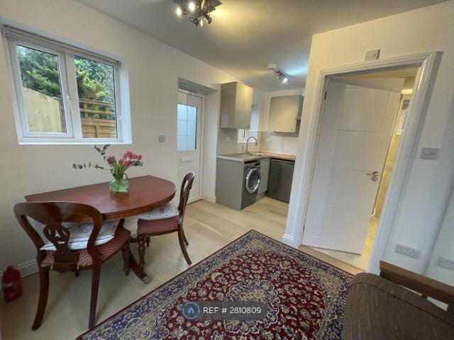 Elstree Gardens, Belvedere DA17, Studio to rent, £1,370 pcm | PrimeLocation