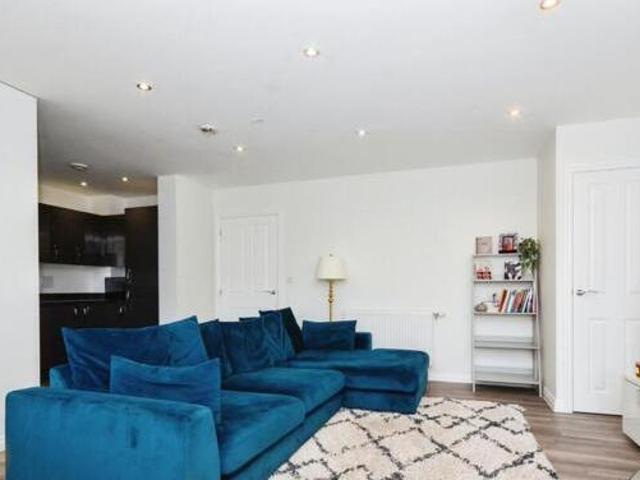 Elstree Way, Borehamwood, 2 Bedroom Flat