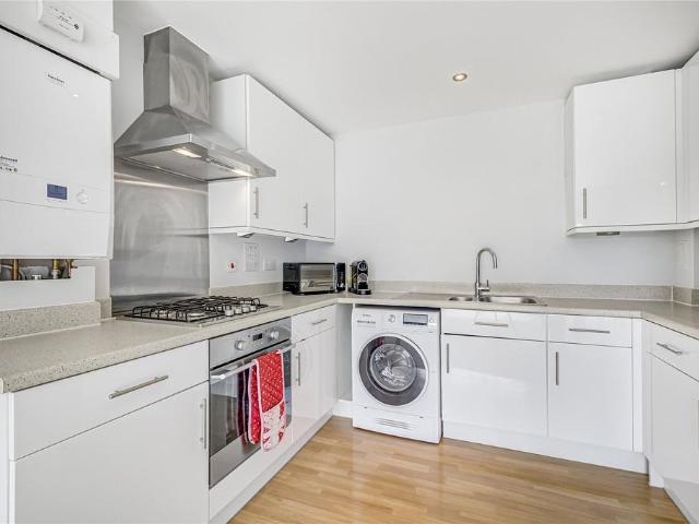Elswick Street, London, SW6 1 bed flat to rent £2,150 pcm £496 pw