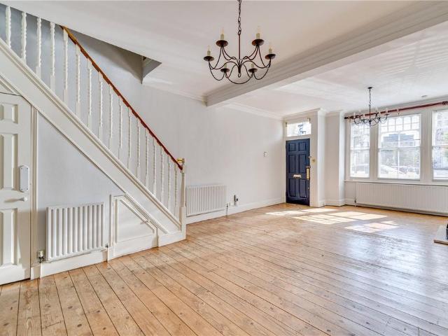 Elswick Street, London, SW6 3 bed terraced house to rent £4,150 pcm £958 pw