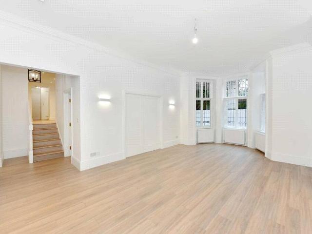 Elsworthy Road, London NW3 2 bed apartment to rent £3,900 pcm £900 pw