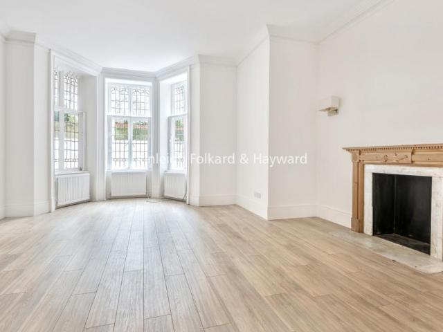 Elsworthy Road, Primrose Hill. 2 bed flat to rent £3,900 pcm £900 pw