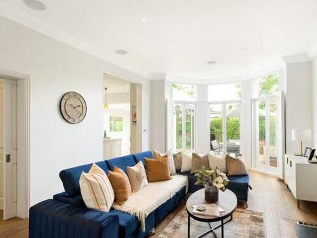 Elsworthy Road, Primrose Hill, 3 Bedroom Apartment
