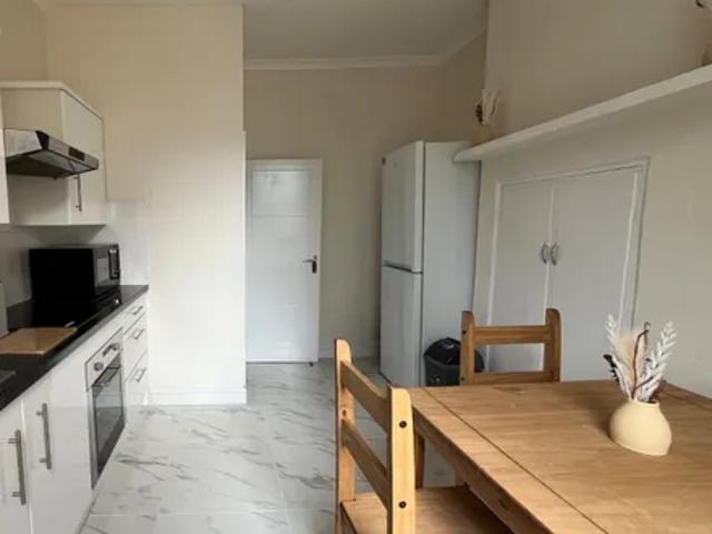 Elsa Hair & Beauty, Kew Bridge Road, London, TW8 0EW, United Kingdom | 5 bed house for rent #167592859 | Rentberry