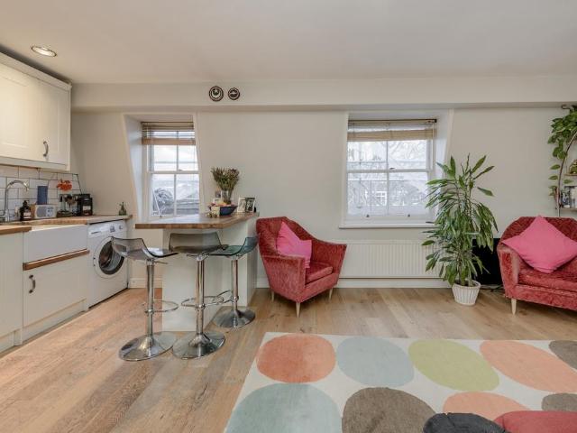 Elsham Road, W14 1 bed flat to rent £3,250 pcm £750 pw