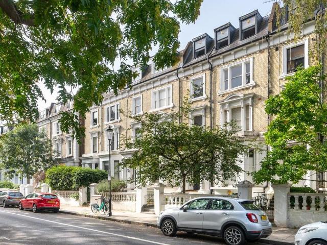Elsham Road, Holland Park, London, W14 2 bed flat to rent £3,200 pcm £738 pw