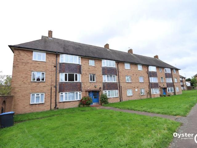 Elsinge Road, Enfield, EN1 2 bed flat to rent £1,700 pcm £392 pw