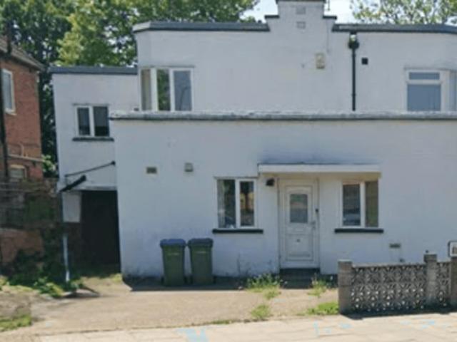 Eltham Hill, London, SE9 6 bed detached house to rent £4,500 pcm £1,038 pw
