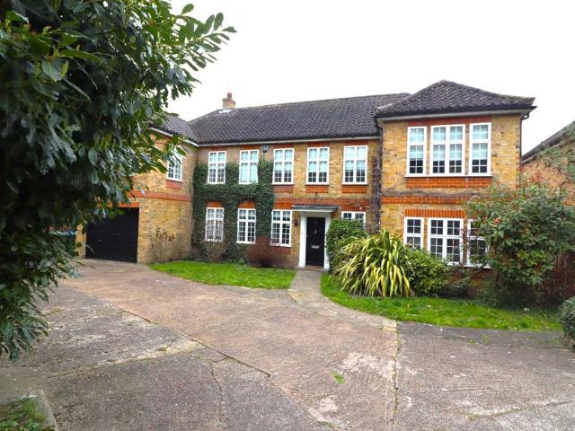 Eltham, London SE9 5 bed detached house to rent £5,000 pcm £1,154 pw