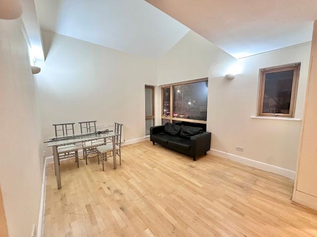 Eltham Road, Eltham SE9, 2 bed flat to rent, £1,650 pcm | PrimeLocation