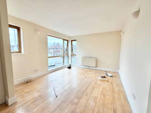 Eltham Road, Eltham SE9, 2 bed flat to rent, £1,650 pcm | PrimeLocation