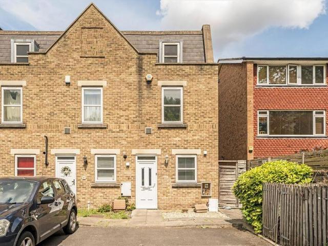 Eltham Road, London SE12 2 bed terraced house to rent £2,100 pcm £485 pw