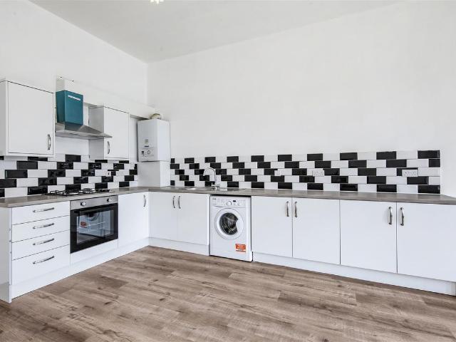 Eltham Road, London SE12, 3 bed flat to rent, £2,400 pcm | PrimeLocation
