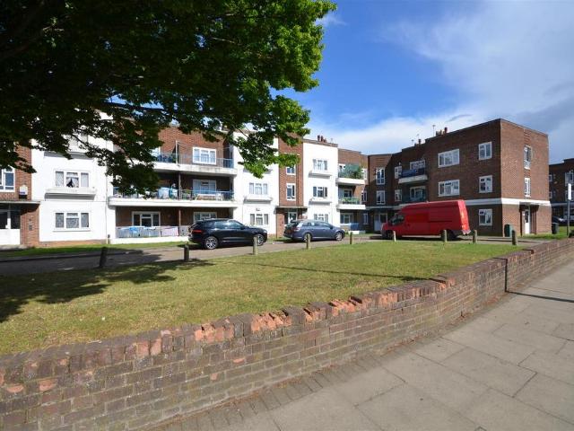 Elthorne court Church Lane, London 3 bed flat to rent £2,150 pcm £496 pw