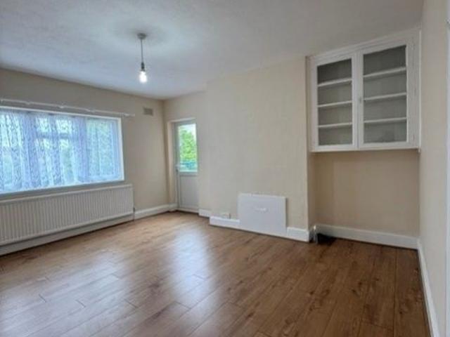 Elthorne Court, Kingsbury NW9, 3 bed flat to rent, £2,200 pcm | PrimeLocation