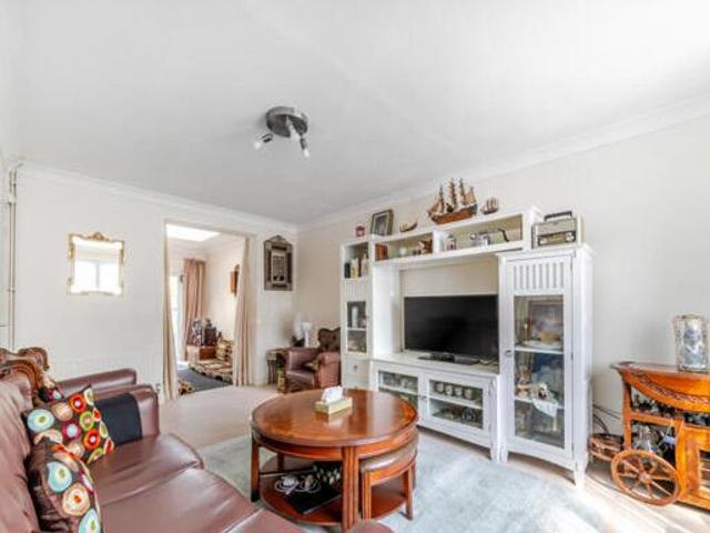 Elthorne Road, London, 3 Bedroom End