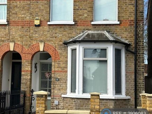 Elthorne Road, Uxbridge, UB8 3 bed semi detached house to rent £2,410 pcm £556 pw