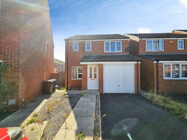 Elton Fold Chase, Bury BL8 3 bed detached house to rent £1,295 pcm £299 pw